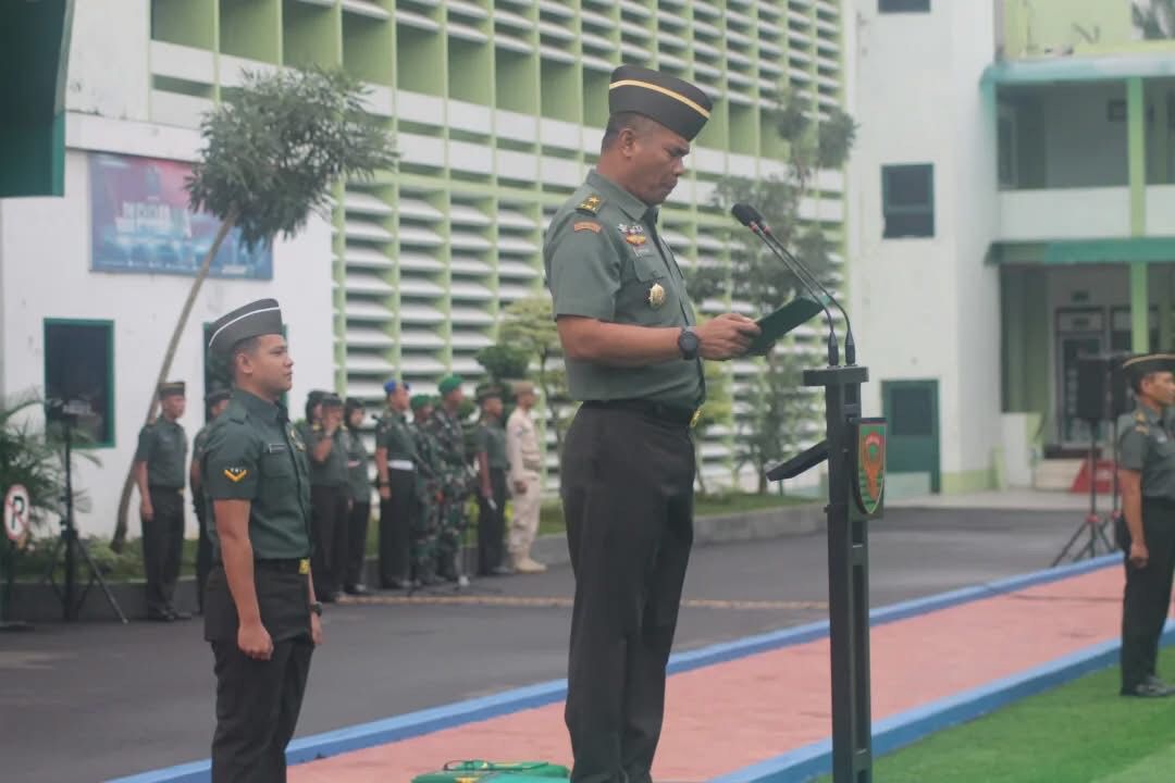 Upacara Bendera 17 bulan April 2025 diikuti Kasdim 0418/Palembang Letkol Inf Deri Septriandi, ST ...
