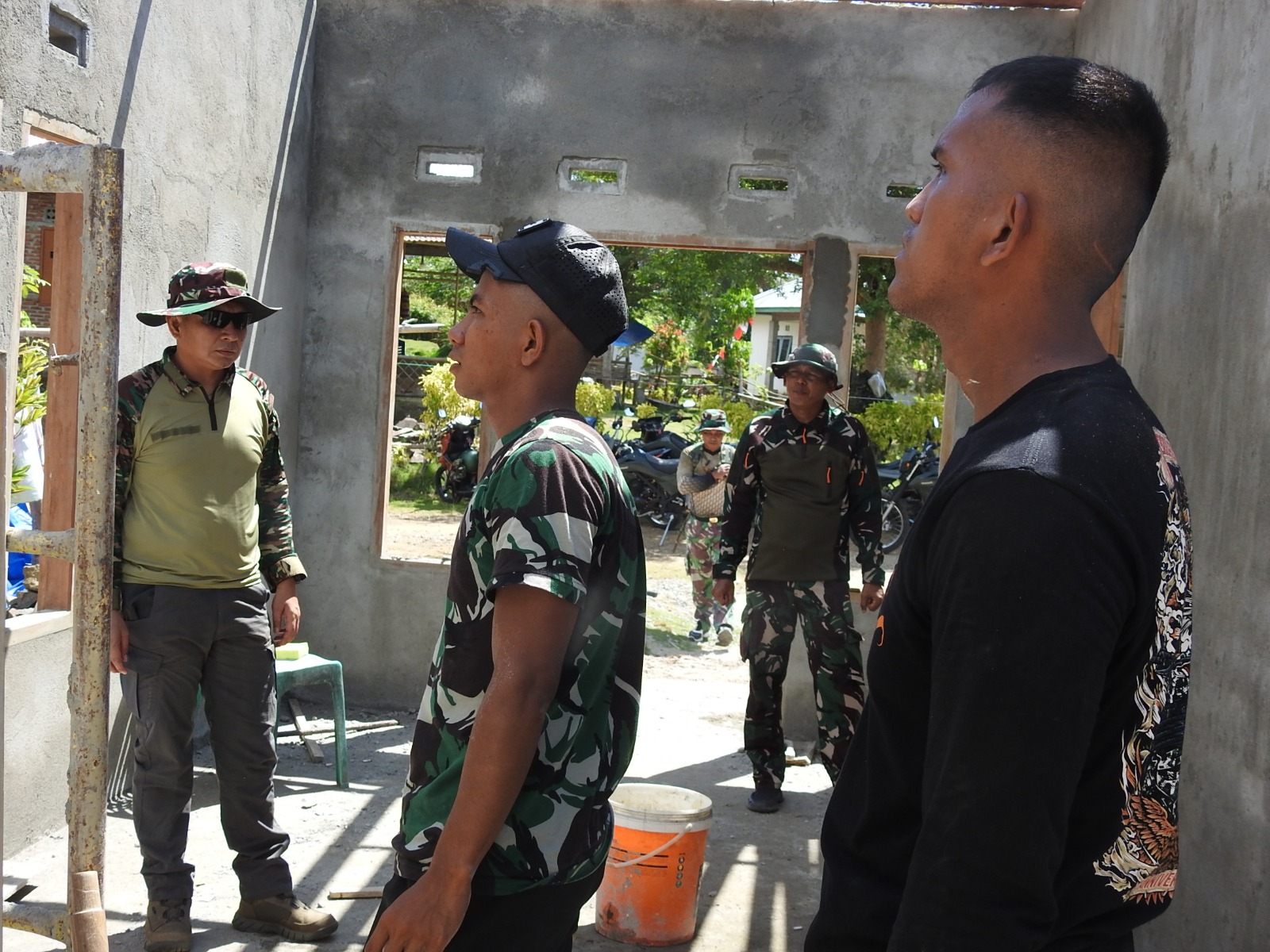 Dansatgas TMMD ke-124 Kodim 1314/Gorut Tinjau Progres Pembangunan Rumah Warga di Desa Ombulodata ...